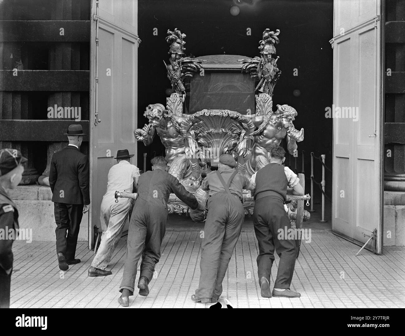 Queens gold state coach Black and White Stock Photos & Images - Alamy