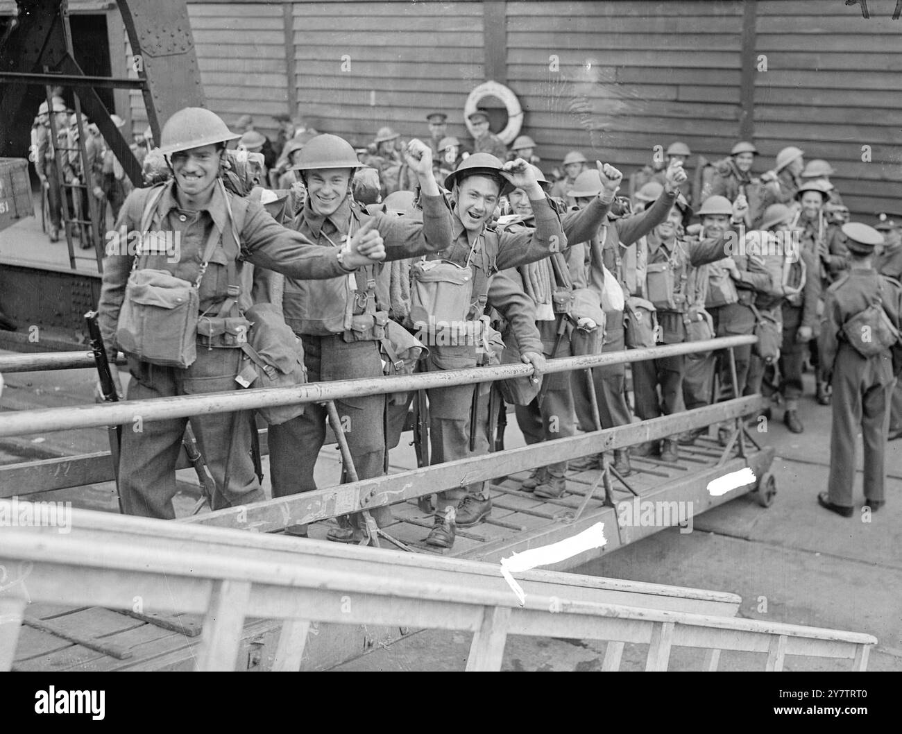 British soldier ww2 1939 uniform kit hi-res stock photography and ...