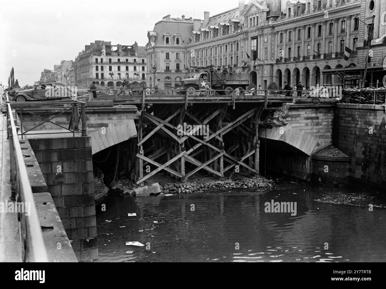 American engineers bridge Rennes CanalPhoto shows: A wooden bridge over ...