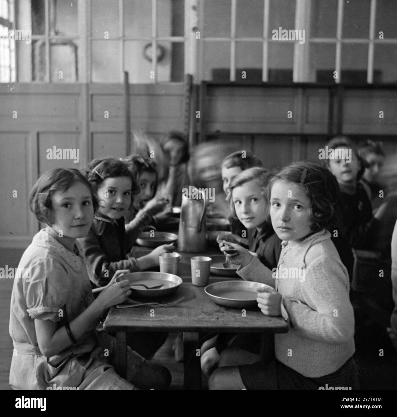 ALLIED FOOD FOR PARISIAN CHILDREN PHOTO SHOWS: PARISIAN CHILDREN ENJOY ...