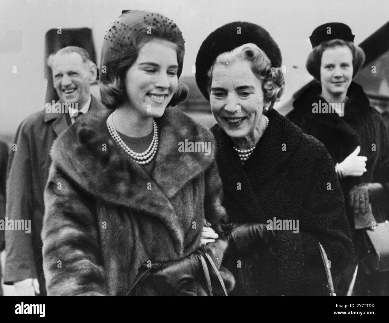 491262 ROYAL MOTHER MEETS MOTHER T0 BE DAUGHTER: COPENHAGEN, DENMARK ...