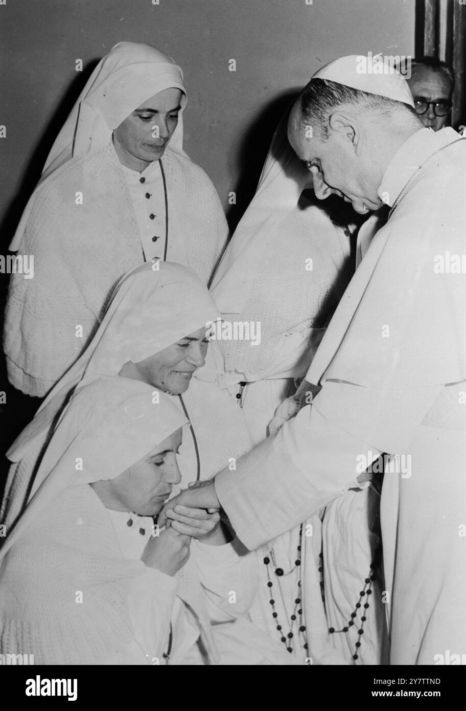 Vatican general audience pope Black and White Stock Photos & Images - Alamy