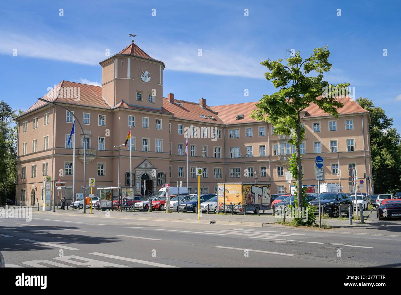 Lankwitz Town Hall, Hanna-Renate-Laurien-Platz, Leonorenstraße ...