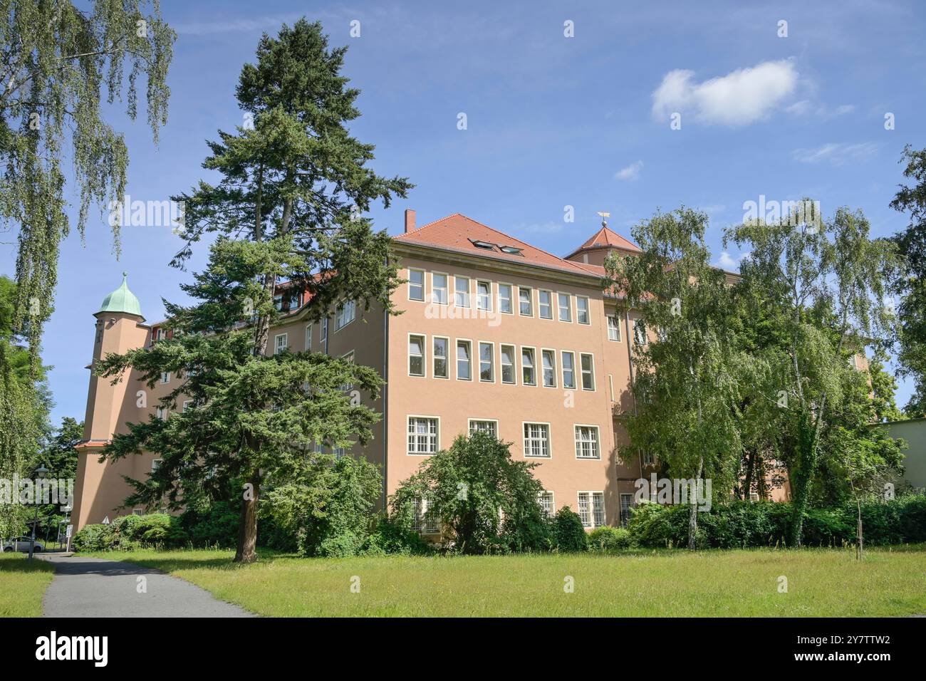 Lankwitz Town Hall, Hanna-Renate-Laurien-Platz, Leonorenstraße ...