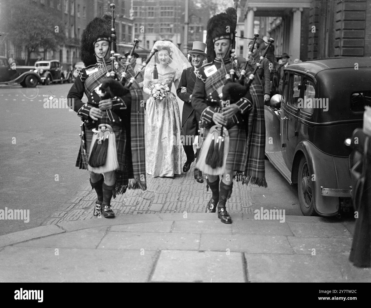 SCOTS GUARDS PIPERS LEAD THE BRIDE - THE LAMPSON-PILCHER WEDDING IN ...