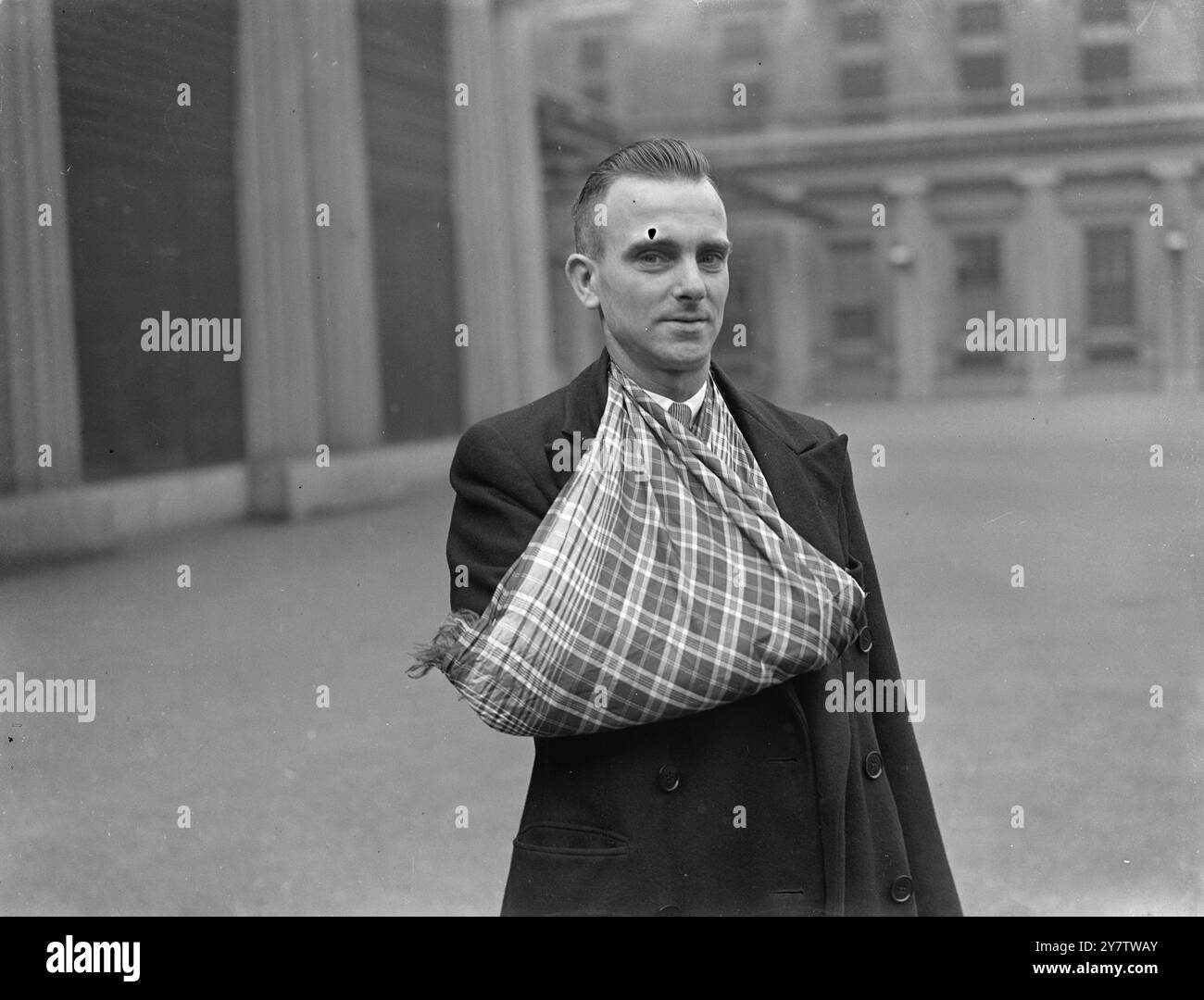 ROYAL ORDNANCE FACTORY BLACKSMITH RECEIVED BEM AT INVESTITURE Photo ...