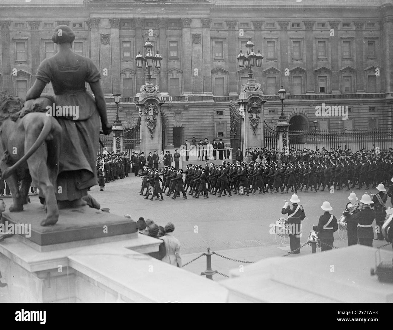THE QUEEN TAKES SALUTE AT MARCH PAST OF WOMENS ROYAL NAVAL SERVICE IN ...