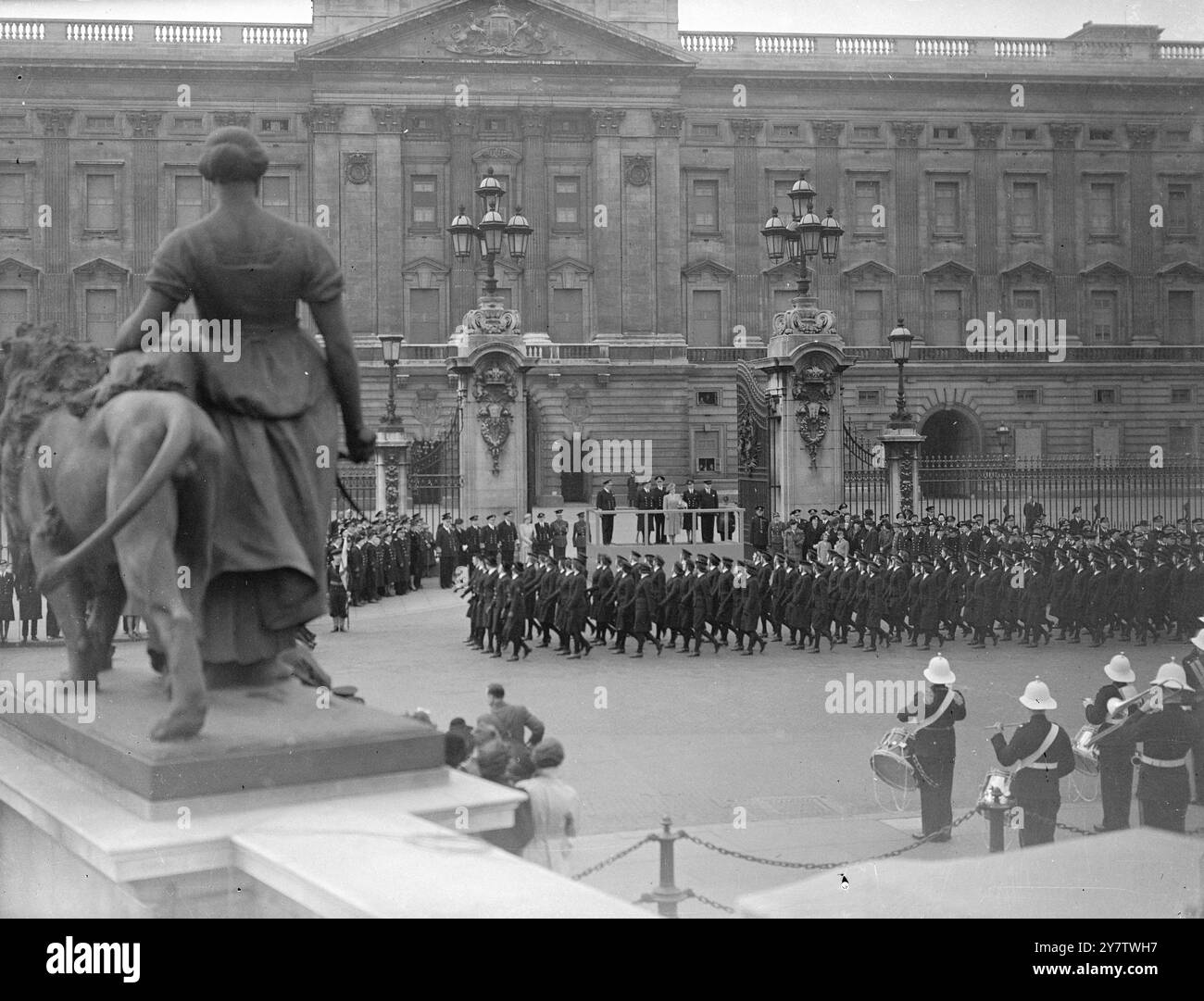THE QUEEN TAKES SALUTE AT MARCH PAST OF WOMENS ROYAL NAVAL SERVICE IN ...