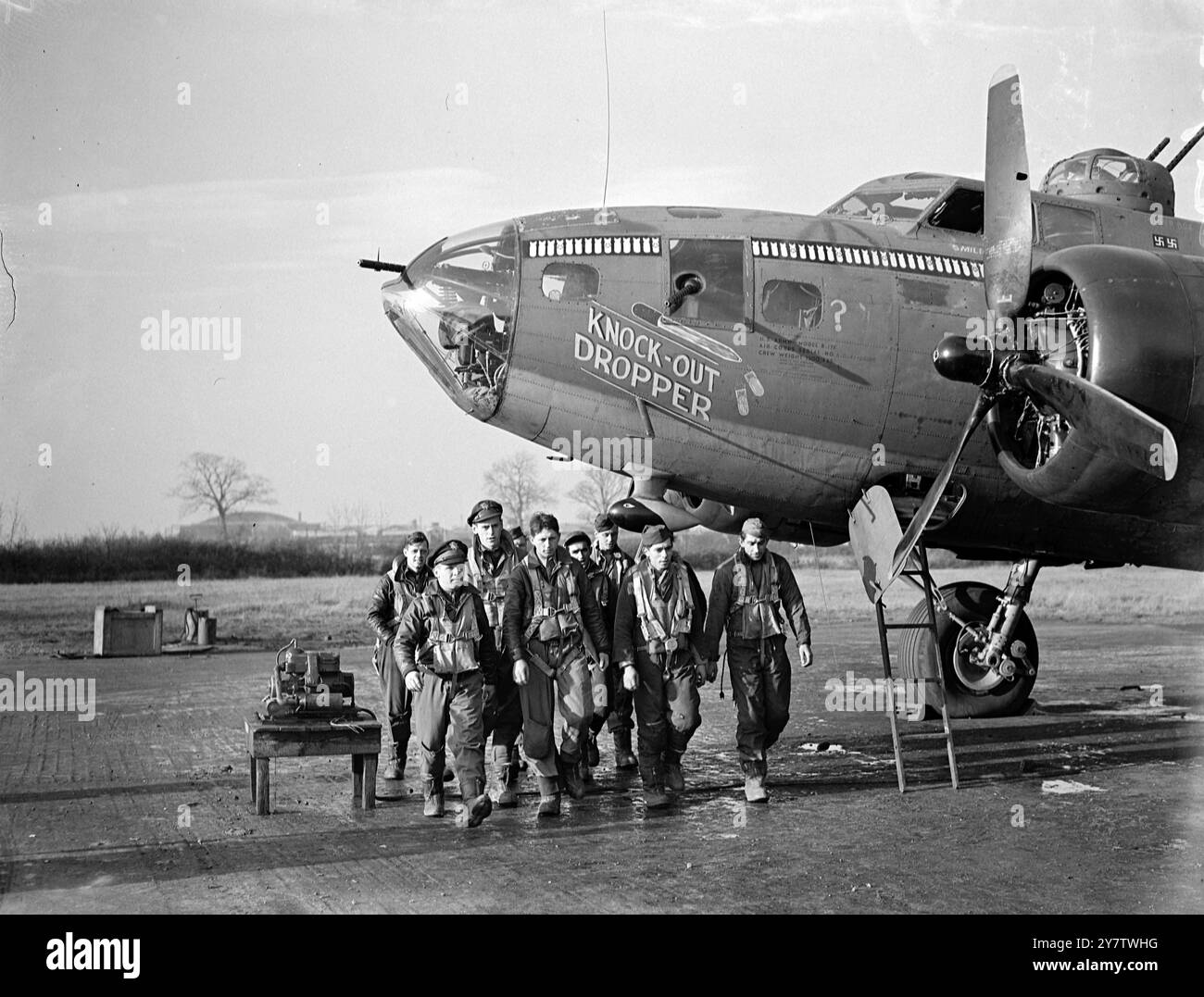 " KNOCK OUT DROPPER " HOLDS THE LEAD IN FLYING FORTRESS BOMBING ...