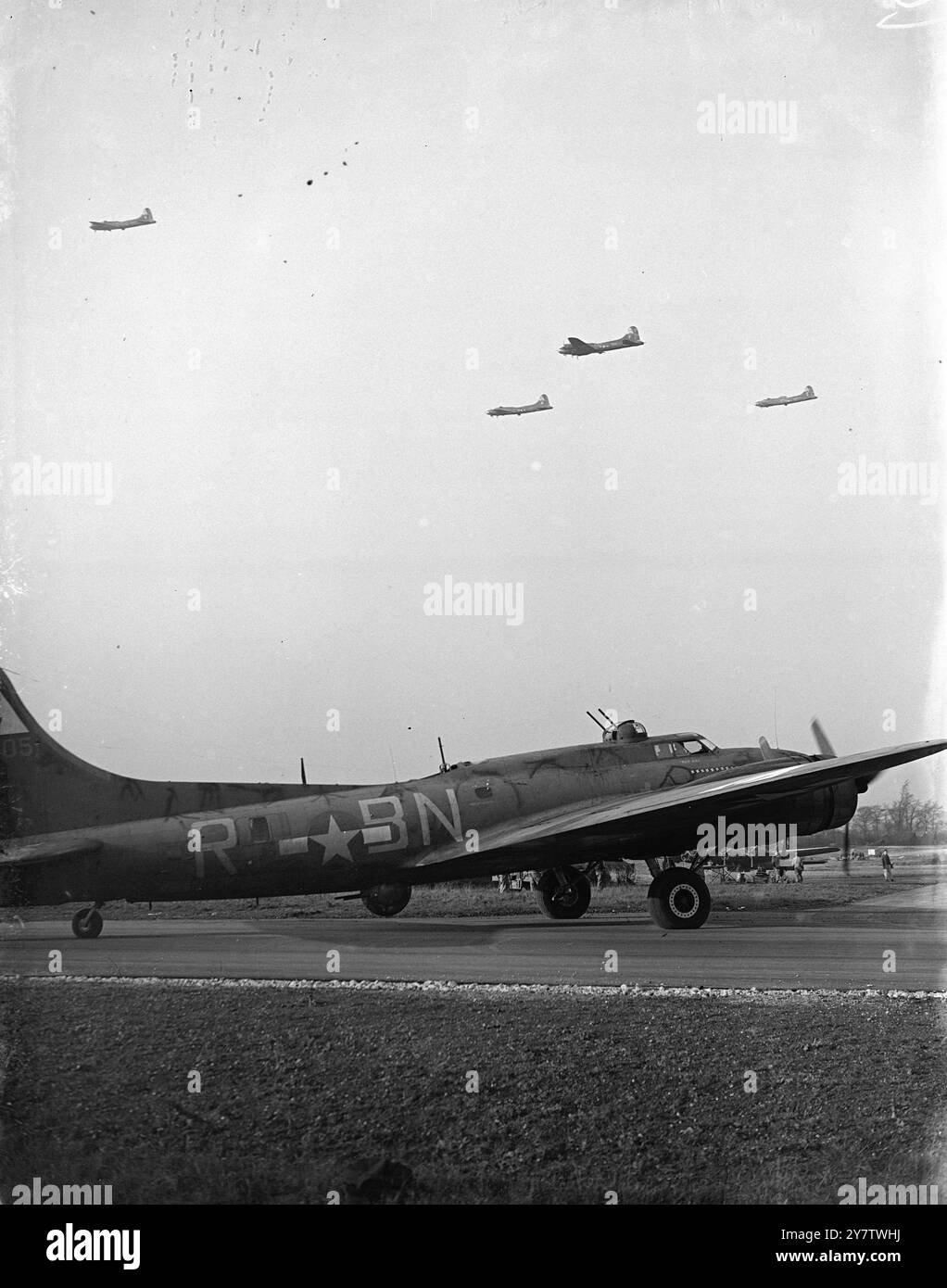 " KNOCK OUT DROPPER " HOLDS THE LEAD IN FLYING FORTRESS BOMBING ...