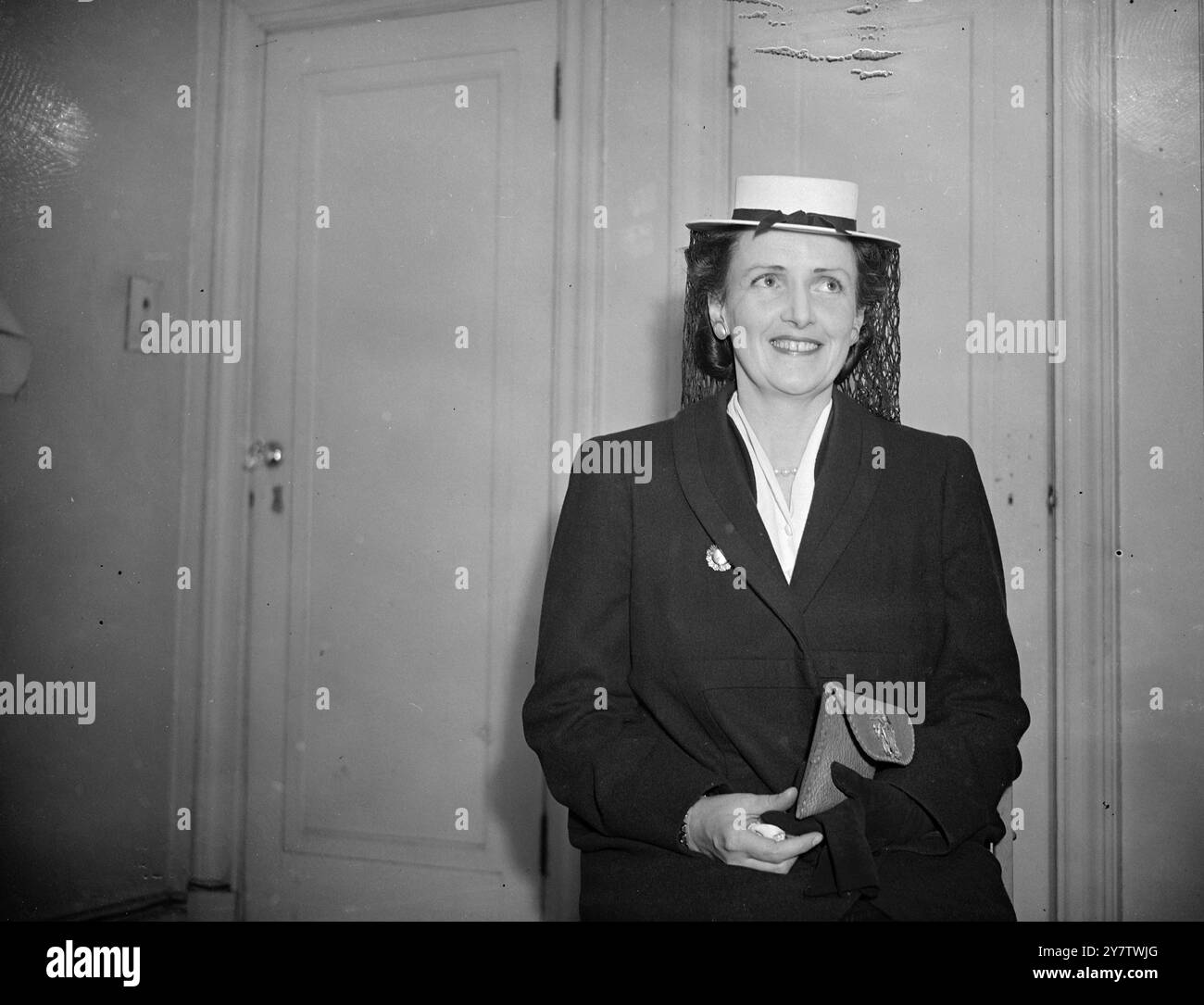 US NAVY DEPARTMENT REPRESENTATIVE IN ENGLAND TO STUDY WRENS ...