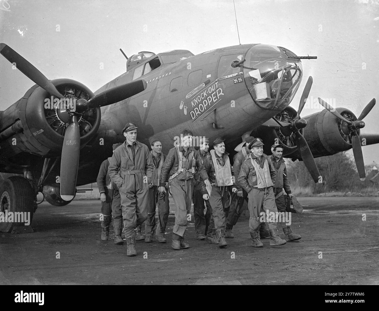" KNOCK OUT DROPPER " HOLDS THE LEAD IN FLYING FORTRESS BOMBING ...