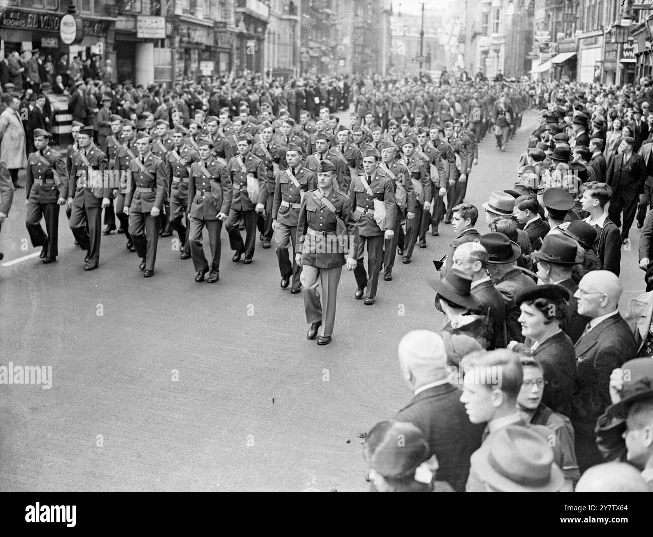 AMERICAN TROOPS IN CEREMONIAL MARCH THROUGH LONDON - - For the first ...
