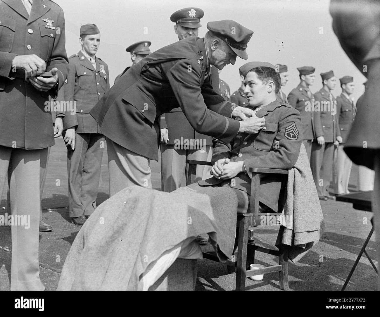 US ARMY AIR FORCE HEROES DECORATED IN ENGLAND. Major General Carl ...
