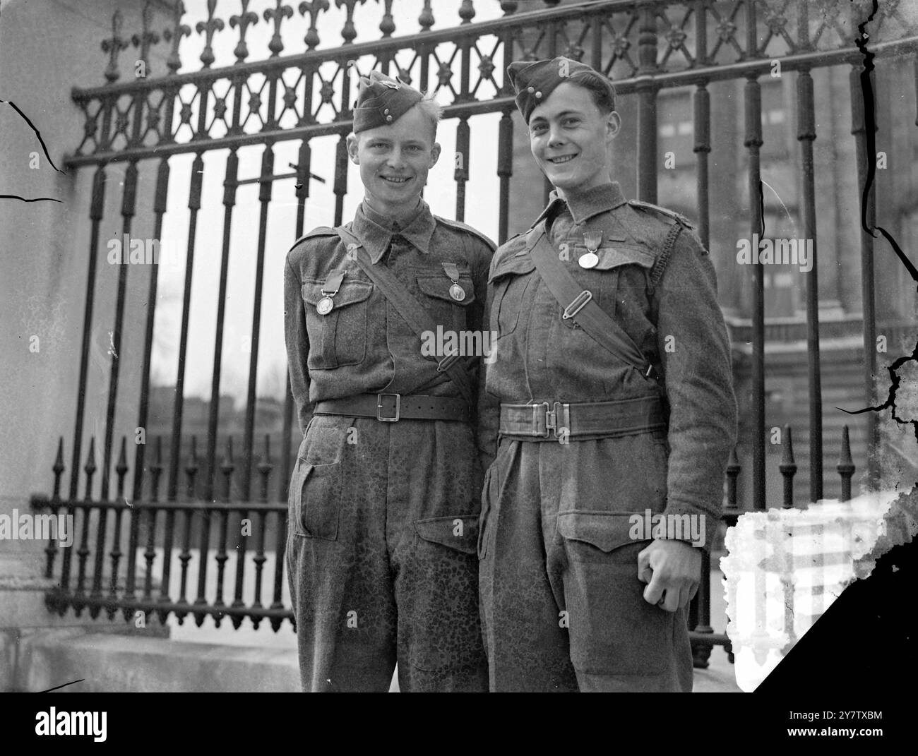 1940s crew awarded in medal hi-res stock photography and images - Alamy