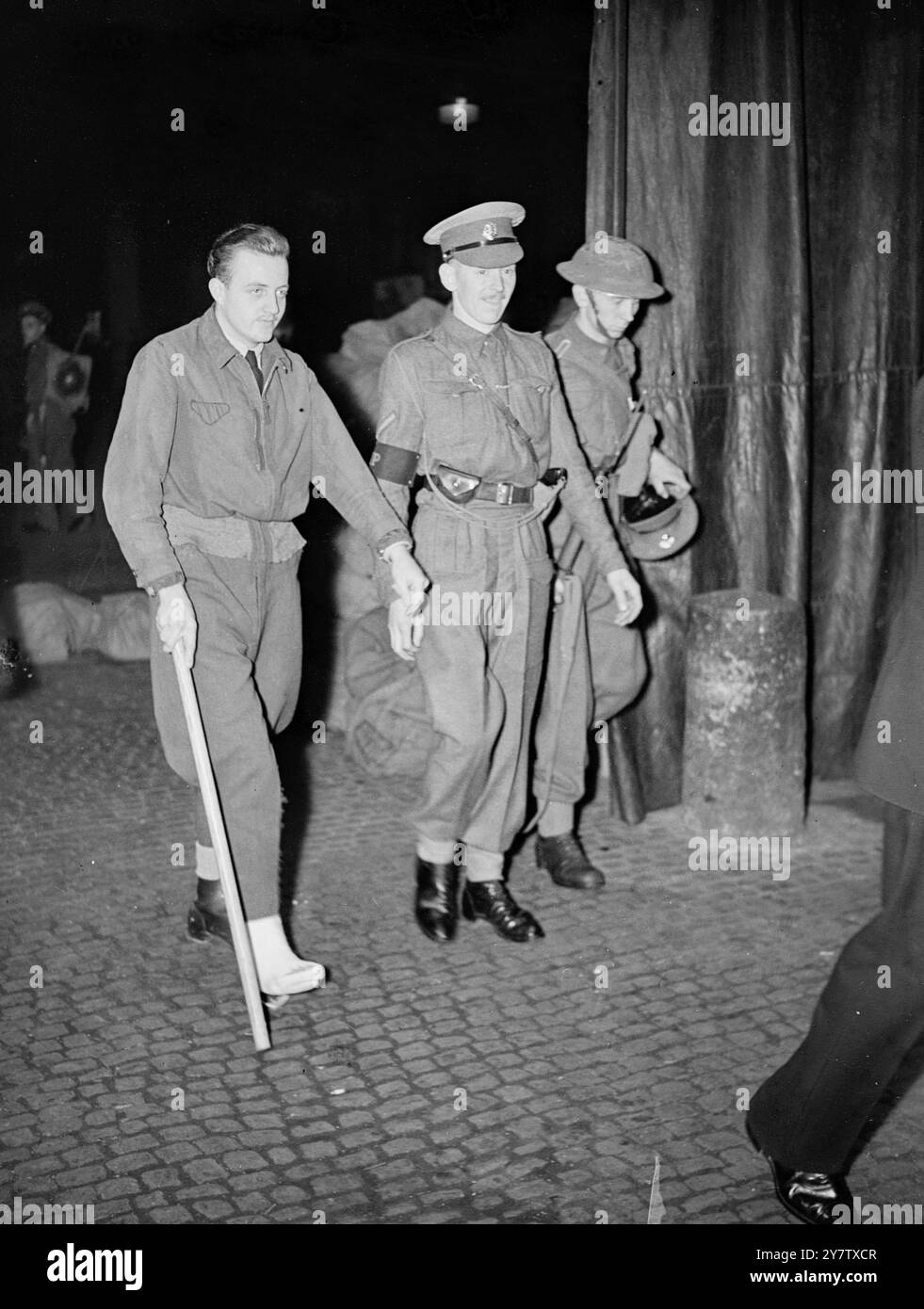 GERMAN LUFTWAFFE PRISONERS PASS THROUGH LONDON German Luftwaffe ...