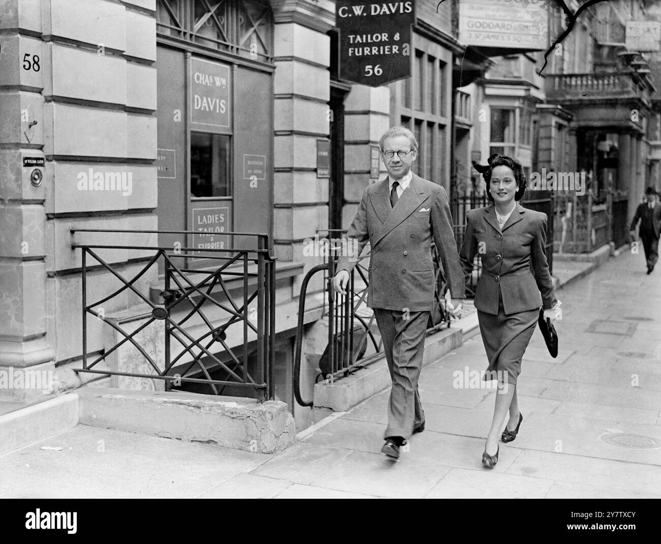 MERLE OBERON MEETS HUSBAND IN LONDON For the first time in several ...