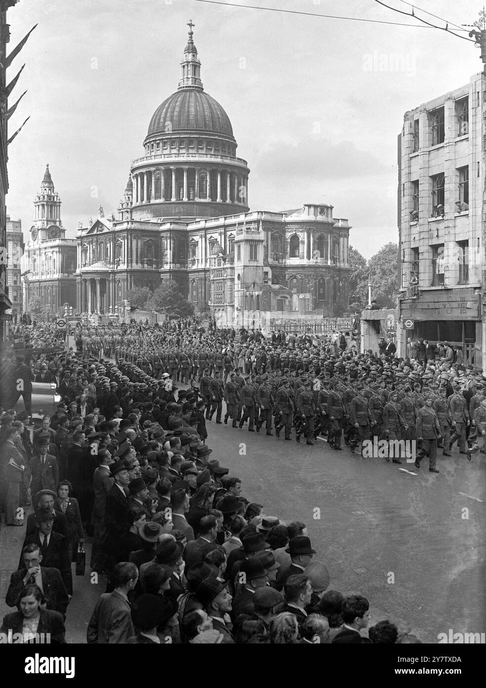 AMERICAN TROOPS IN CEREMONIAL MARCH THROUGH LONDON For the first time ...
