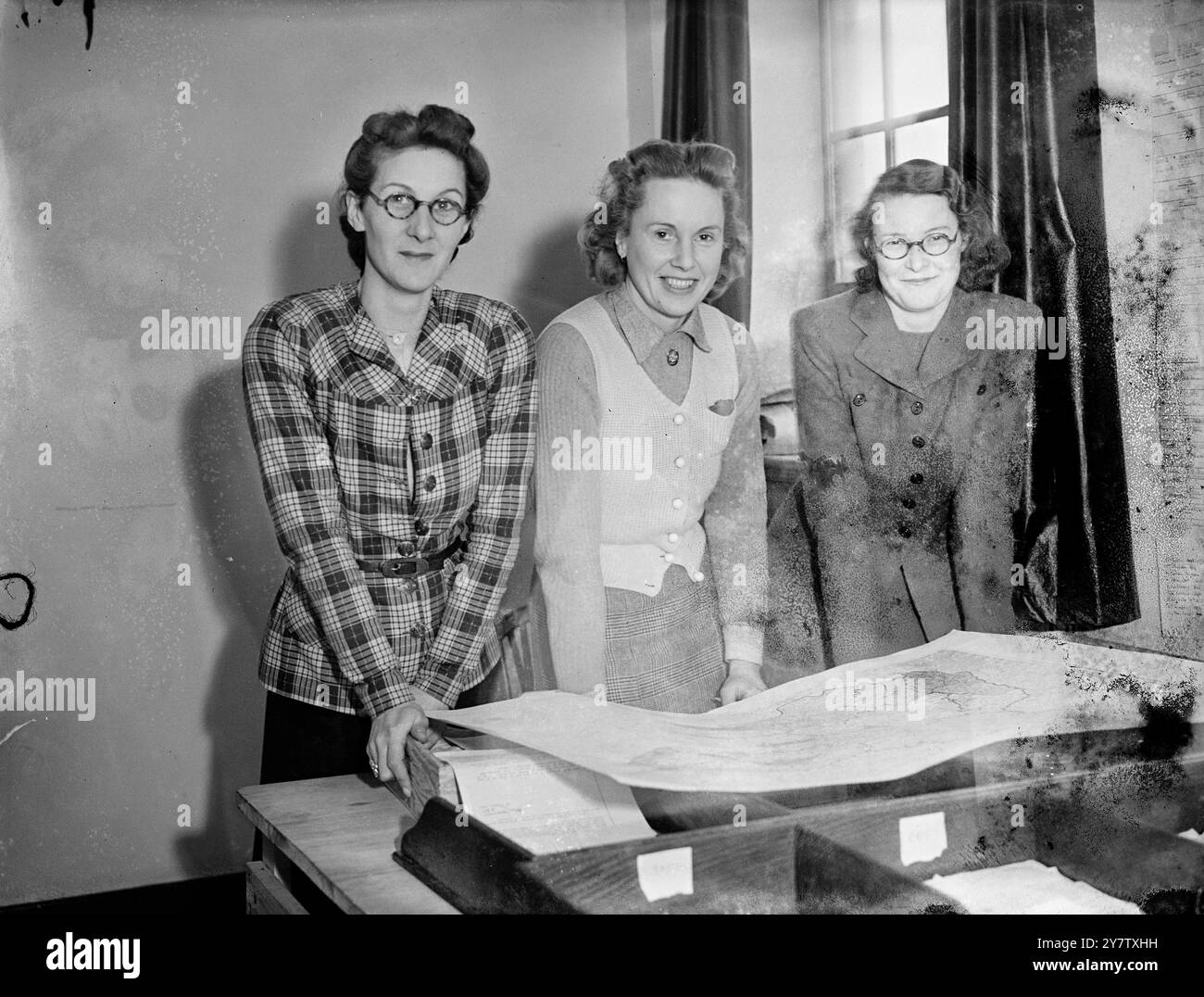 Set table out in Black and White Stock Photos & Images - Alamy