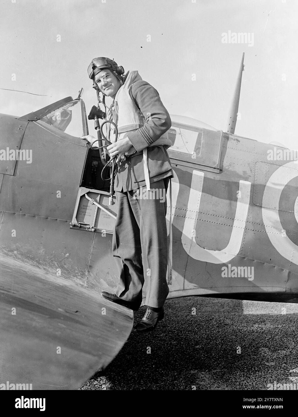 Raf wwii parachute hi-res stock photography and images - Alamy