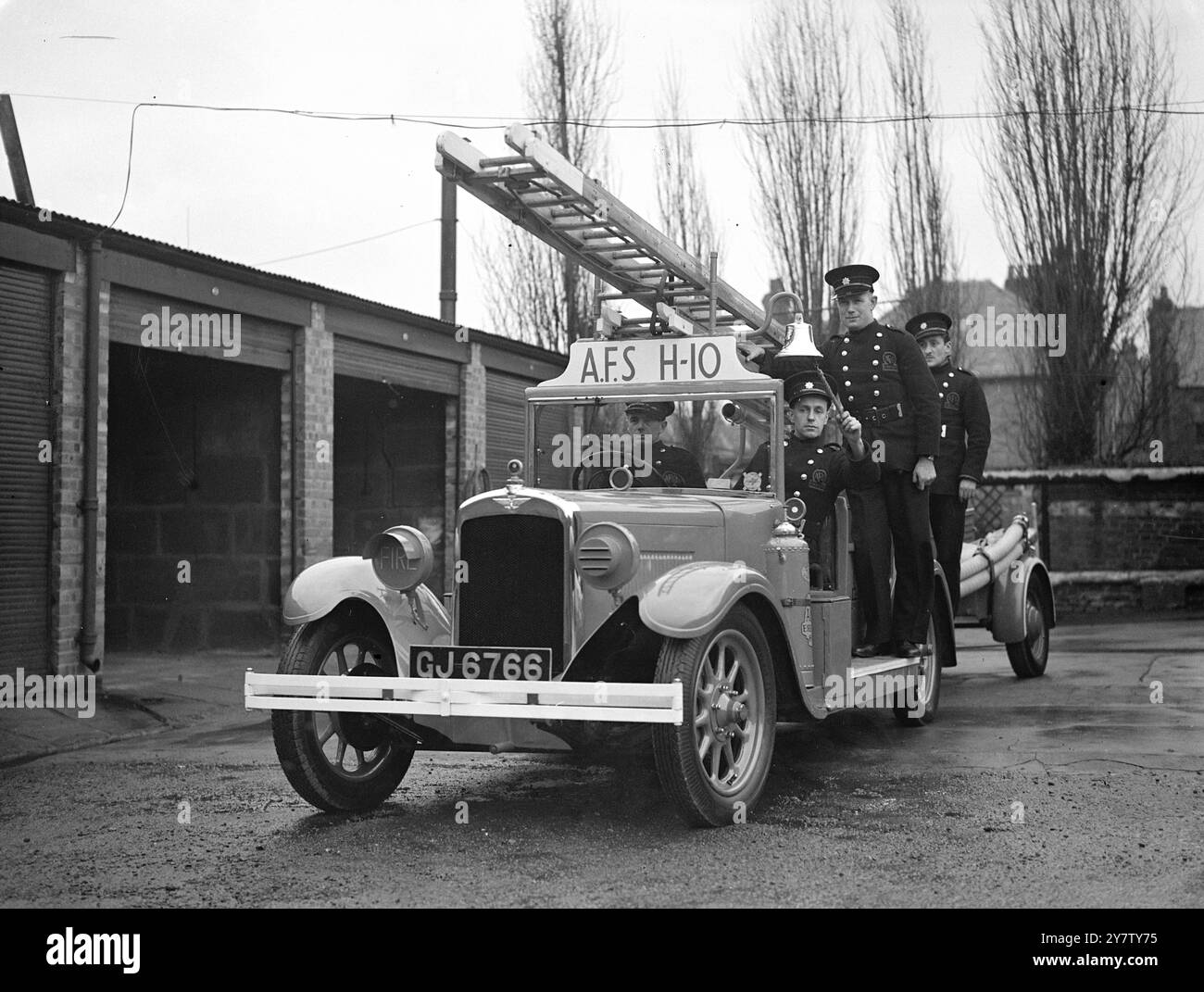 WAR ECONOMY FIRE ENGINE FOR FIFTY SHILLINGS Firemen of the Finchley AFS ...