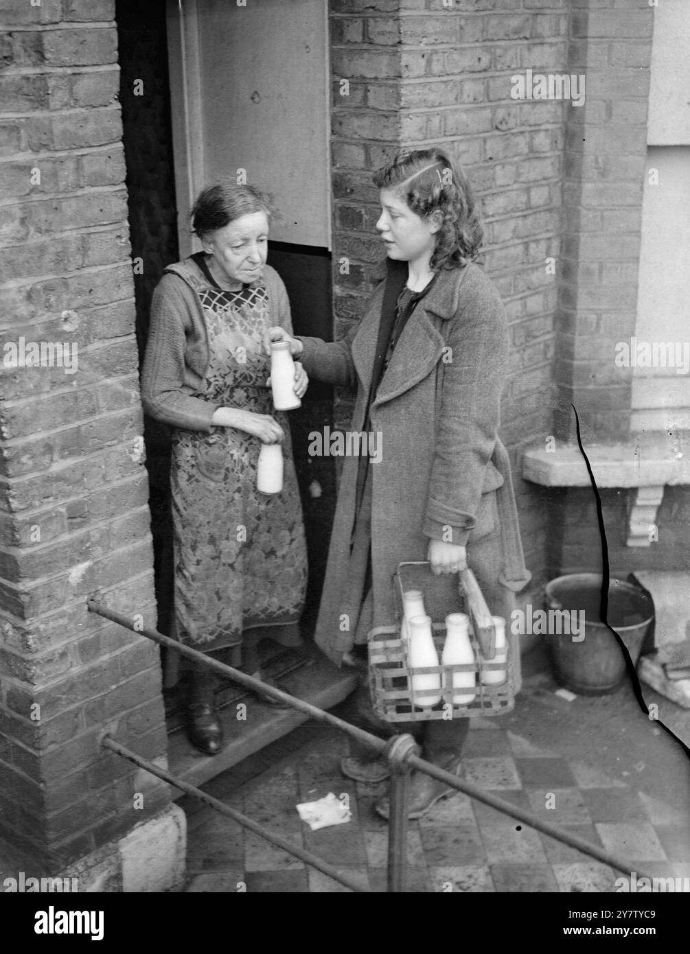 2pm clock Black and White Stock Photos & Images - Alamy