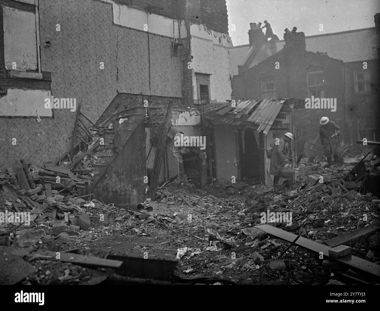 London house bomb second world war hi-res stock photography and images ...