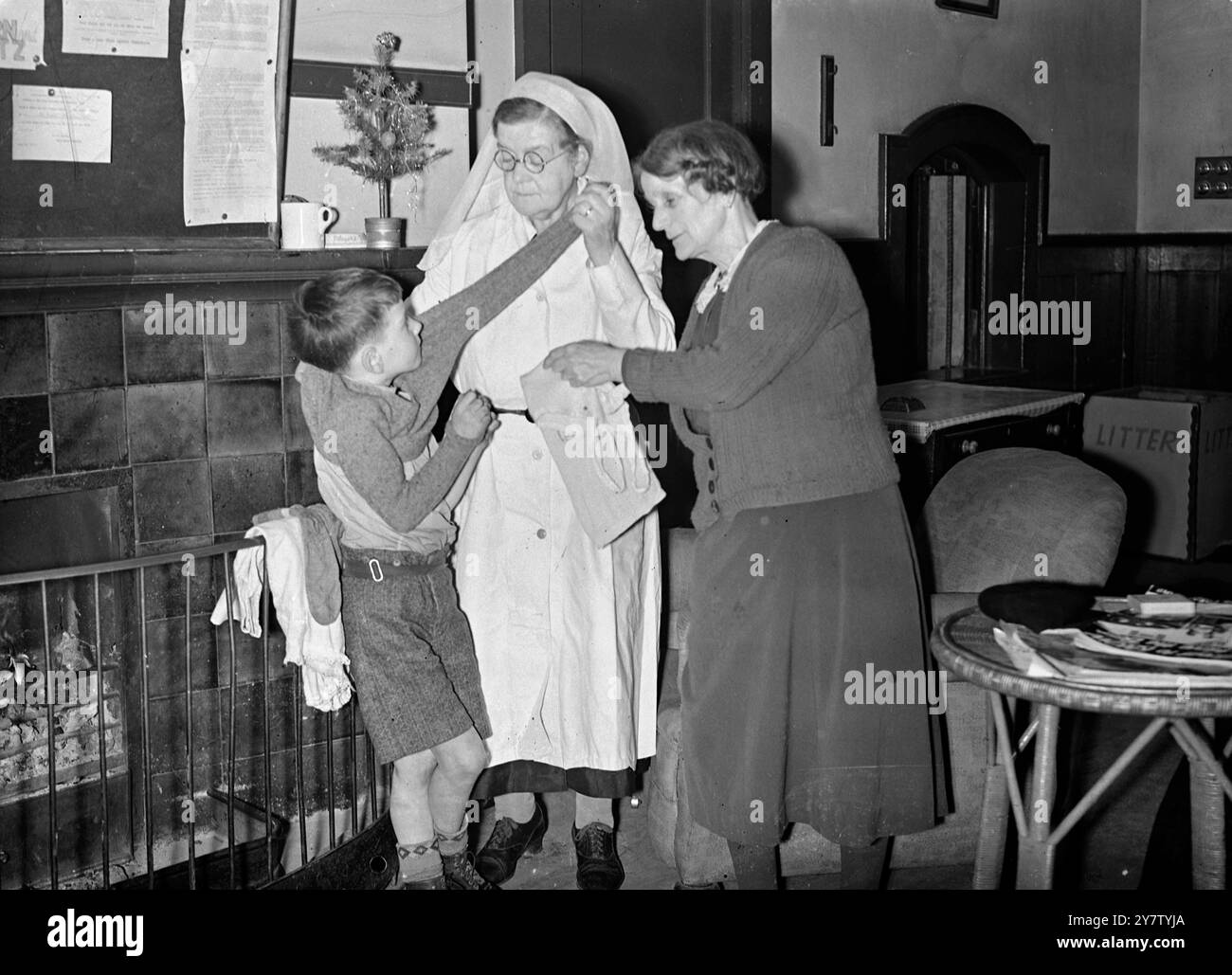 REST CENTRE FOR LONDON 'S BOMBED OUT AND HOMELESS London 's bombed out ...