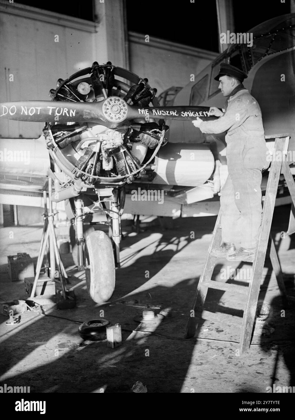 THE TRAINING OF RAF MEN FOR NIGHT FLYING AND MAINTENANCE WORK With the ...