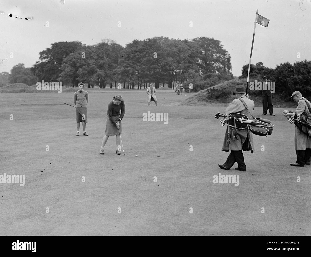 FIRST US WOMAN GOLFER IN BRITAIN SINCE 1939 - PLAYS IN NATIONAL ...