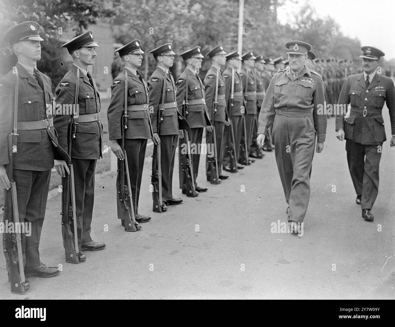 INDIA COMMANDER IN CHIEF MAKES FLYING VISIT HOME FOR VICTORY PARADE ...