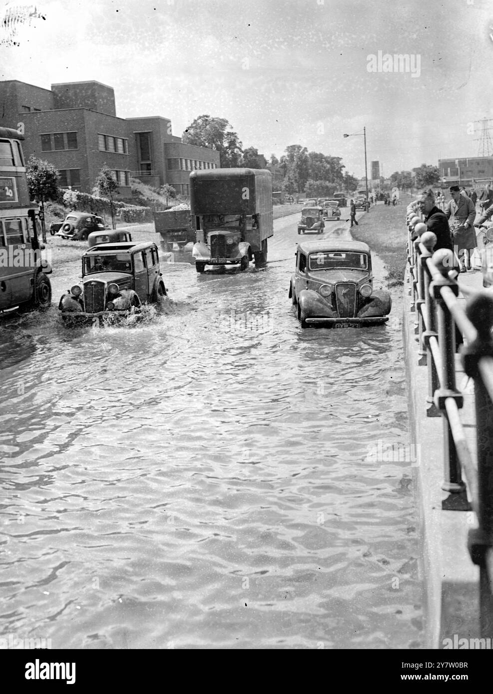 RIVER OVERFLOWS AFTER STORM - CARS ABANDONED IN FLOOD After the ...