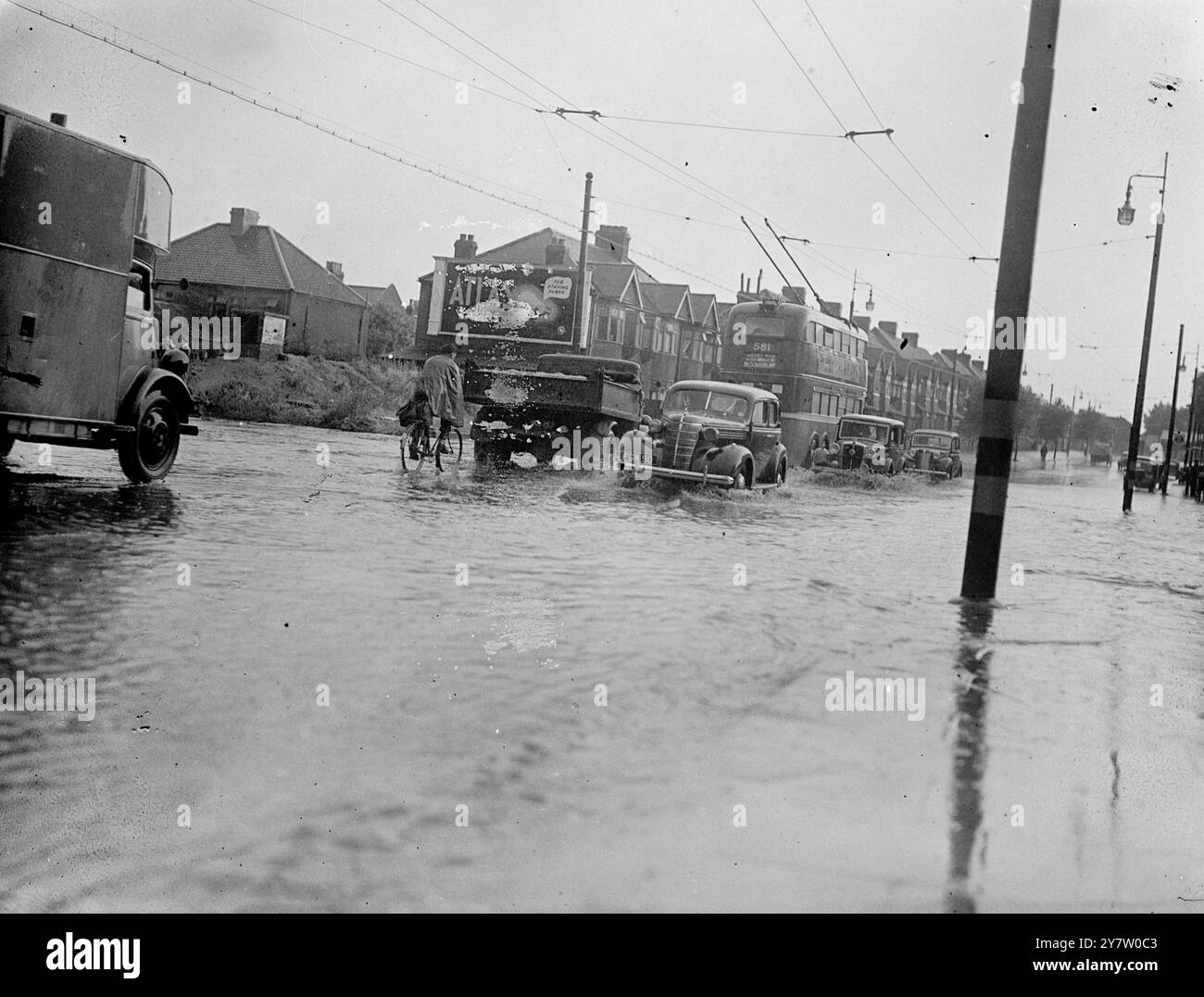'AMPHIBIANS' OF LONDON FLOOD AS TROPICAL STORM HITS CAPITAL. A gigantic ...