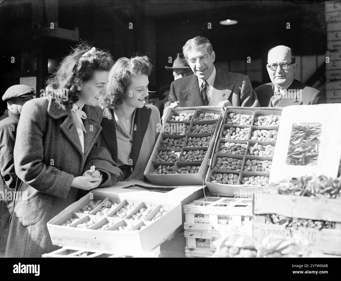 Strawberries garden woman Black and White Stock Photos & Images - Alamy