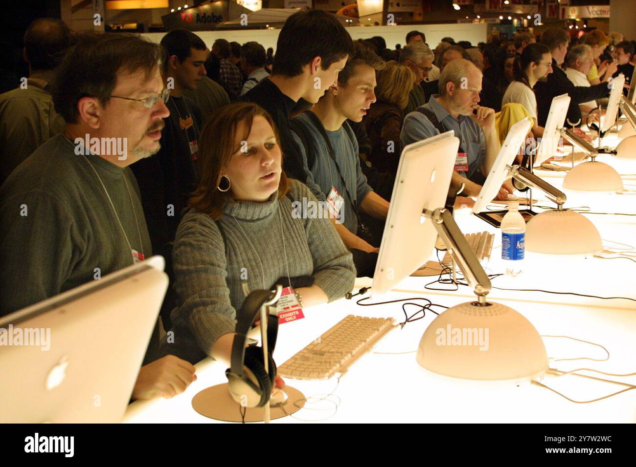 Imac apple 2002 hi-res stock photography and images - Alamy