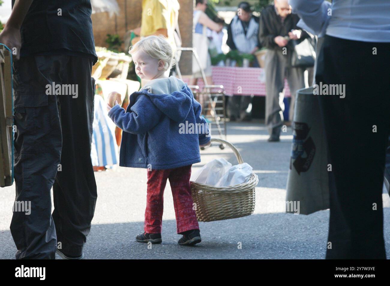 PALO ALTO., CA.,-- 3 year old girl goes shopping with family at the ...