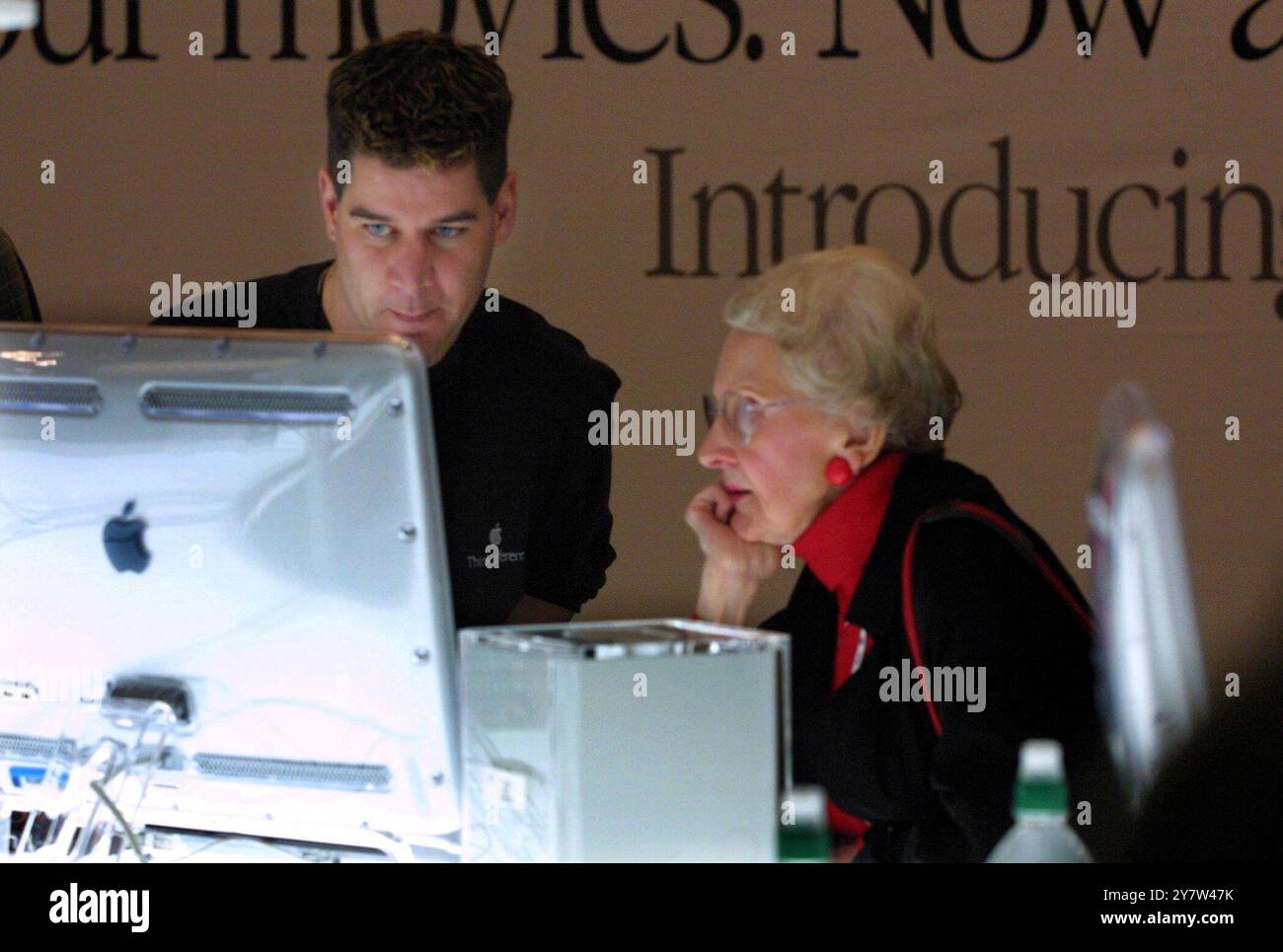 San Francisco, Calif.,-- (Left to right) Chris Hynes with Apple ...