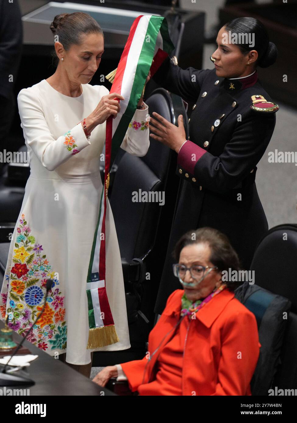 Claudia Sheinbaum puts on the presidential sash during her inauguration ...