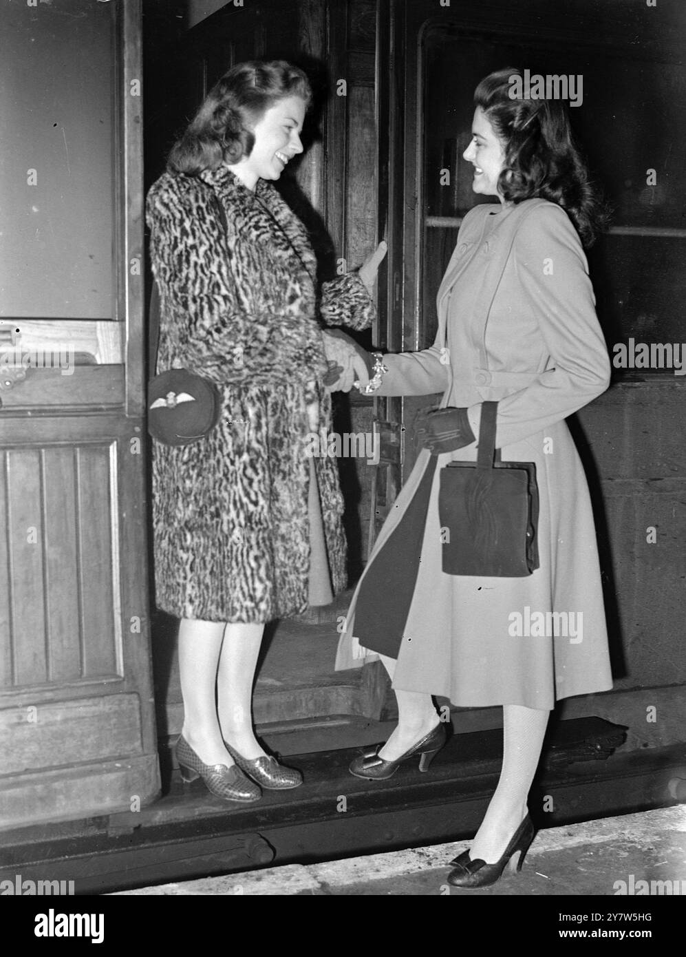 BERYL DAVIS MEETS BERYL DAVIS - TWO BBC STARS MEET TO DISCUSS WHICH ...
