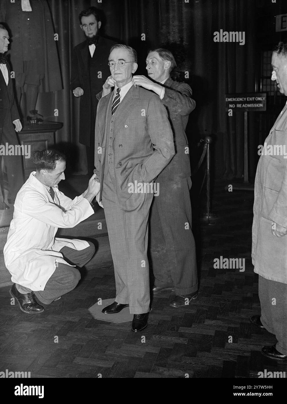 PRESIDENT TRUMAN ' S IMAGE WEARS HIS OLD SUIT: BUT THE HEAD OF AMERICA ...