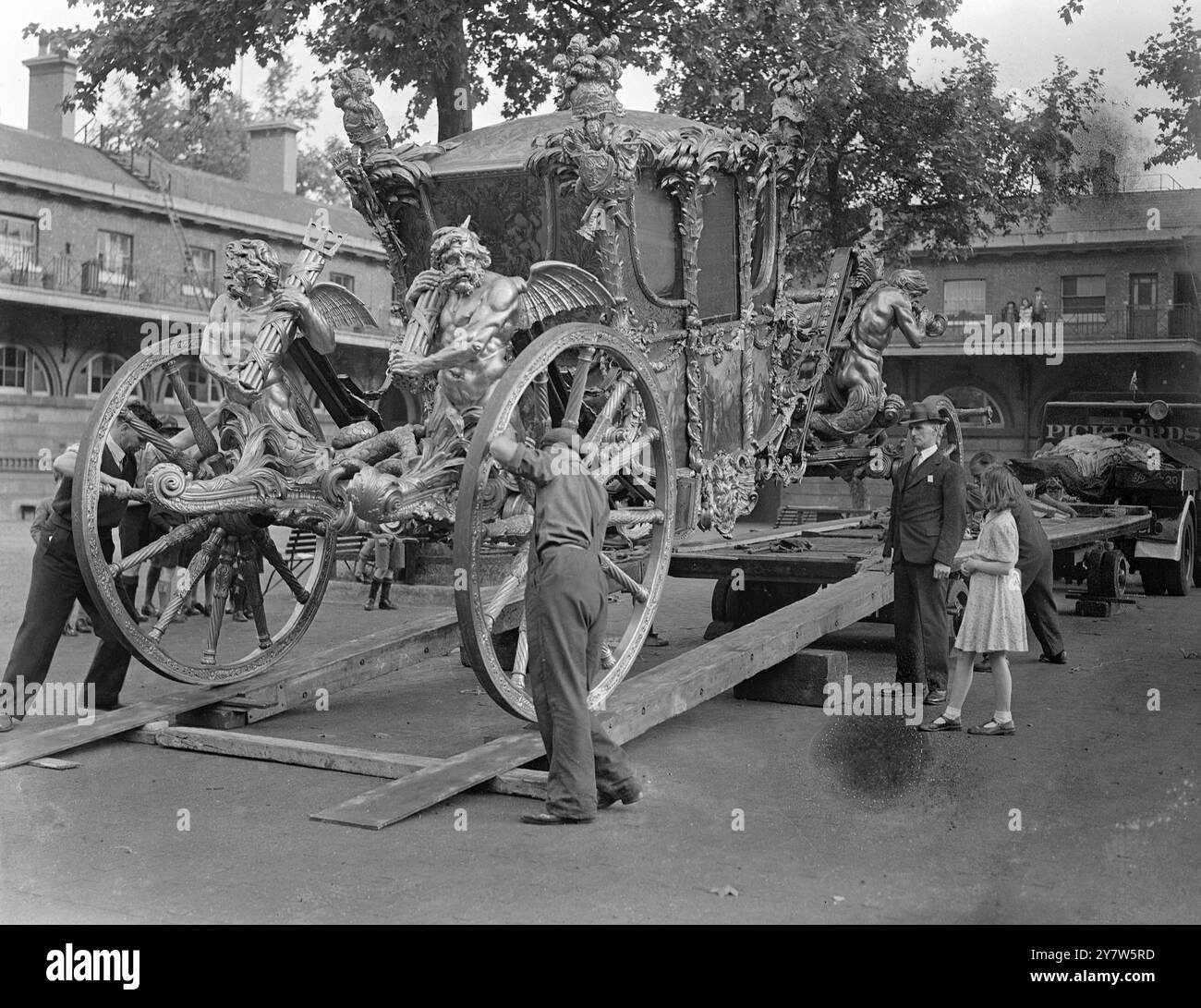 Queens gold state coach Black and White Stock Photos & Images - Alamy