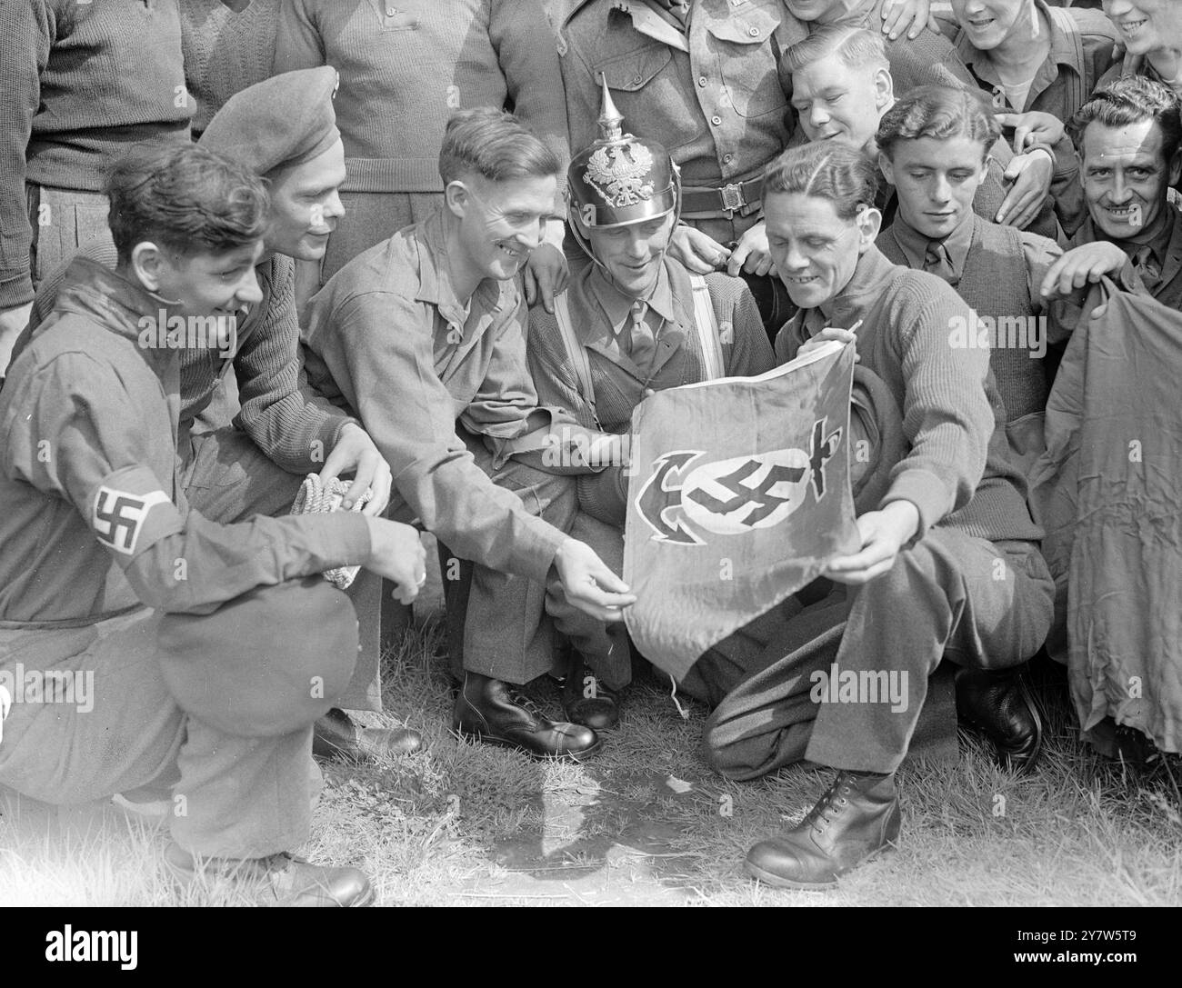 British POW's Freed by Reds arrive in England. May 1945 Stock Photo - Alamy