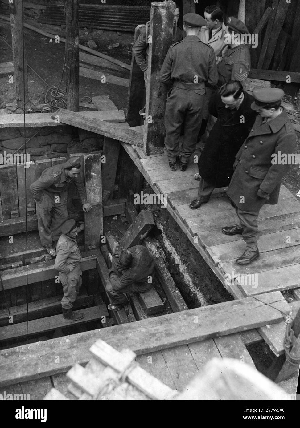 AFTER 192 DAYS WORK CROYDONS UNEXPLODED 4,000 POUND BOMB COMES TO LIGHT ...