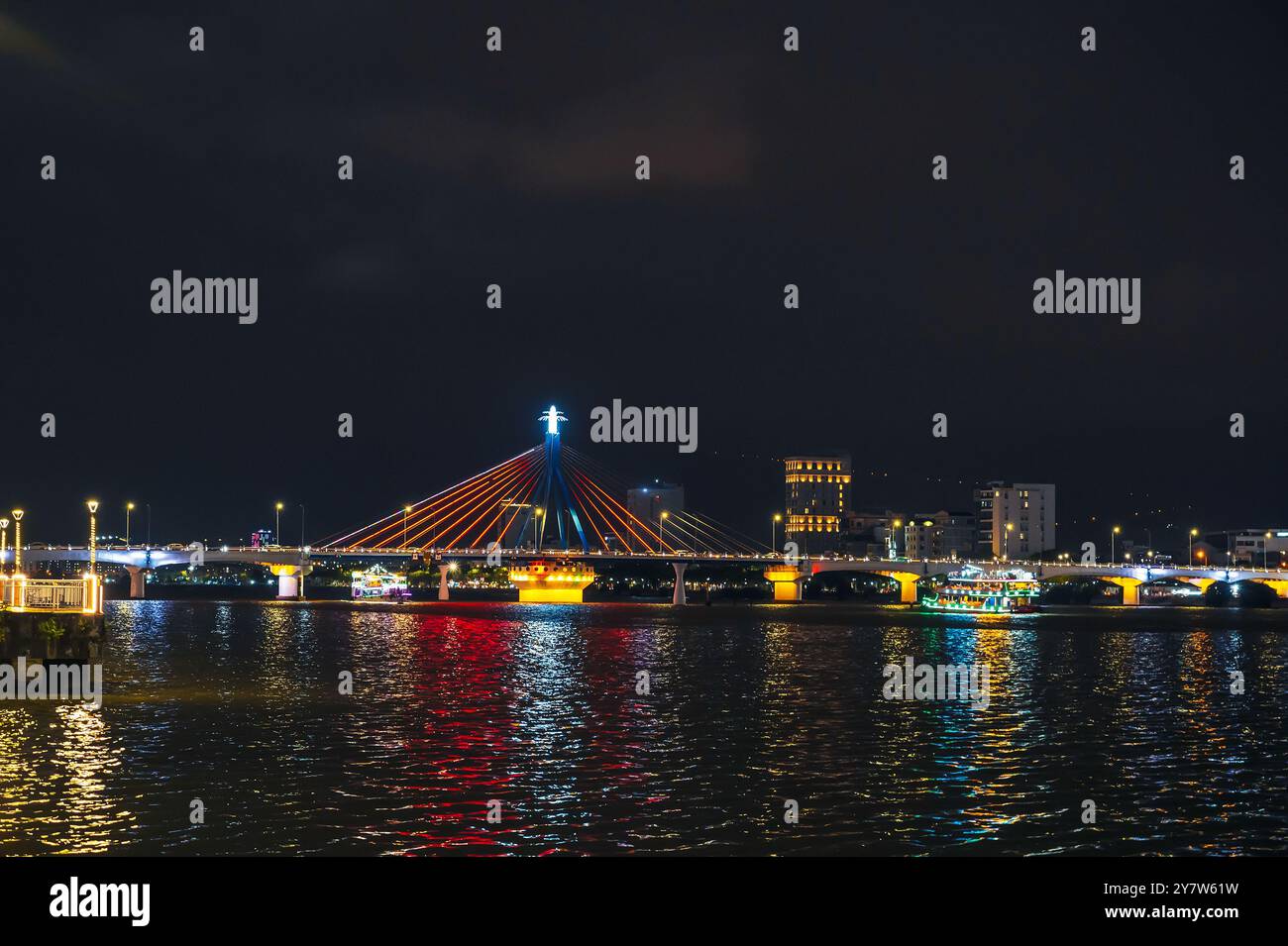 famous Han River Bridge or cau song han over the Han River in the Da ...