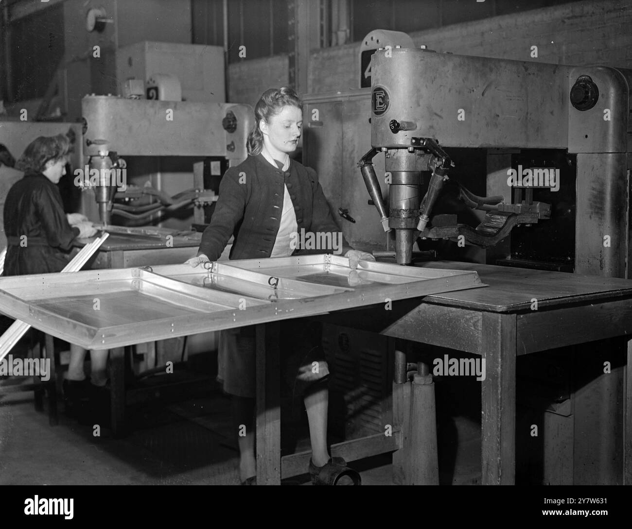 BUILDING THE BRITISH HALIFAX BOMBER photo Shows: A 24 year old girl ...