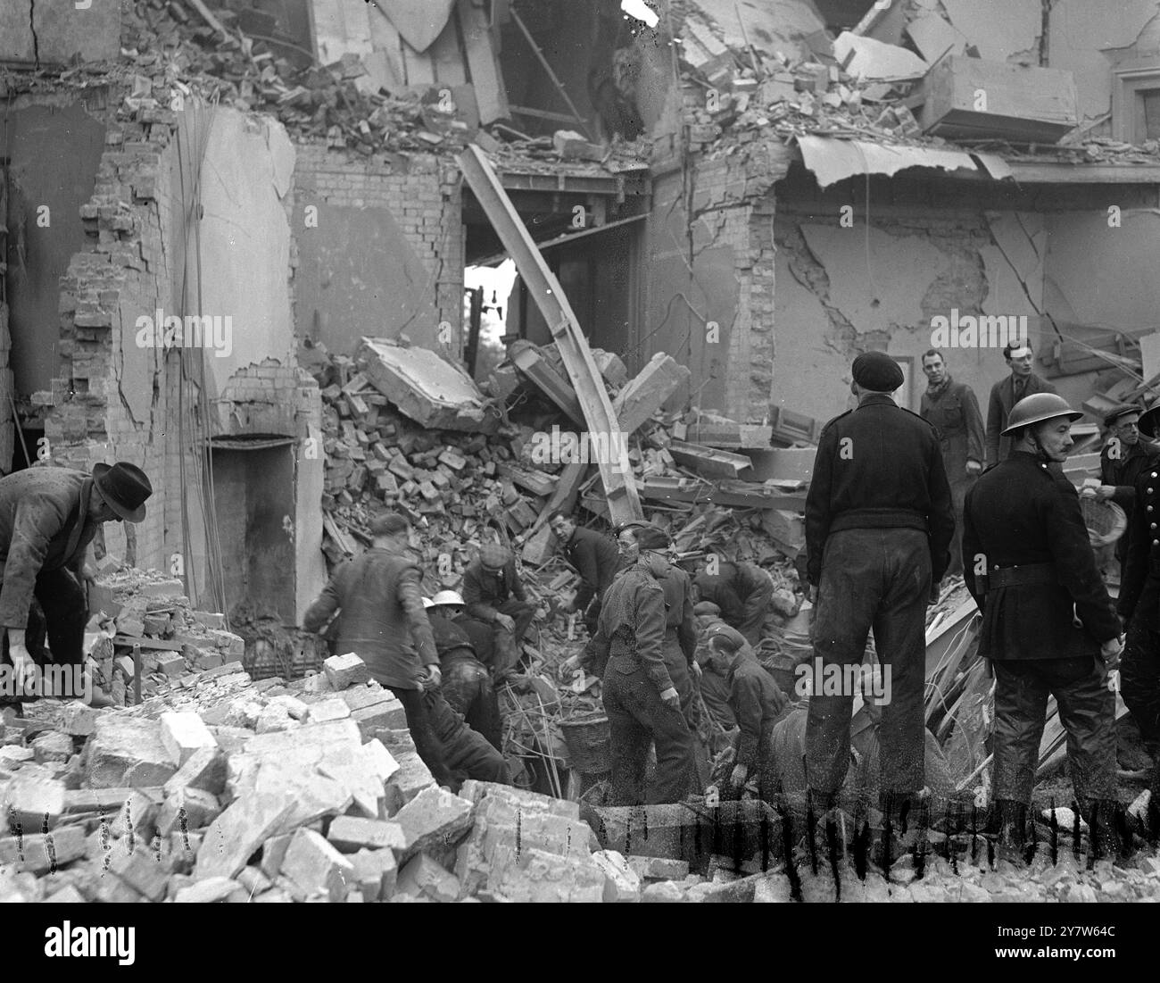 V2 rocket london 1945 hi-res stock photography and images - Alamy