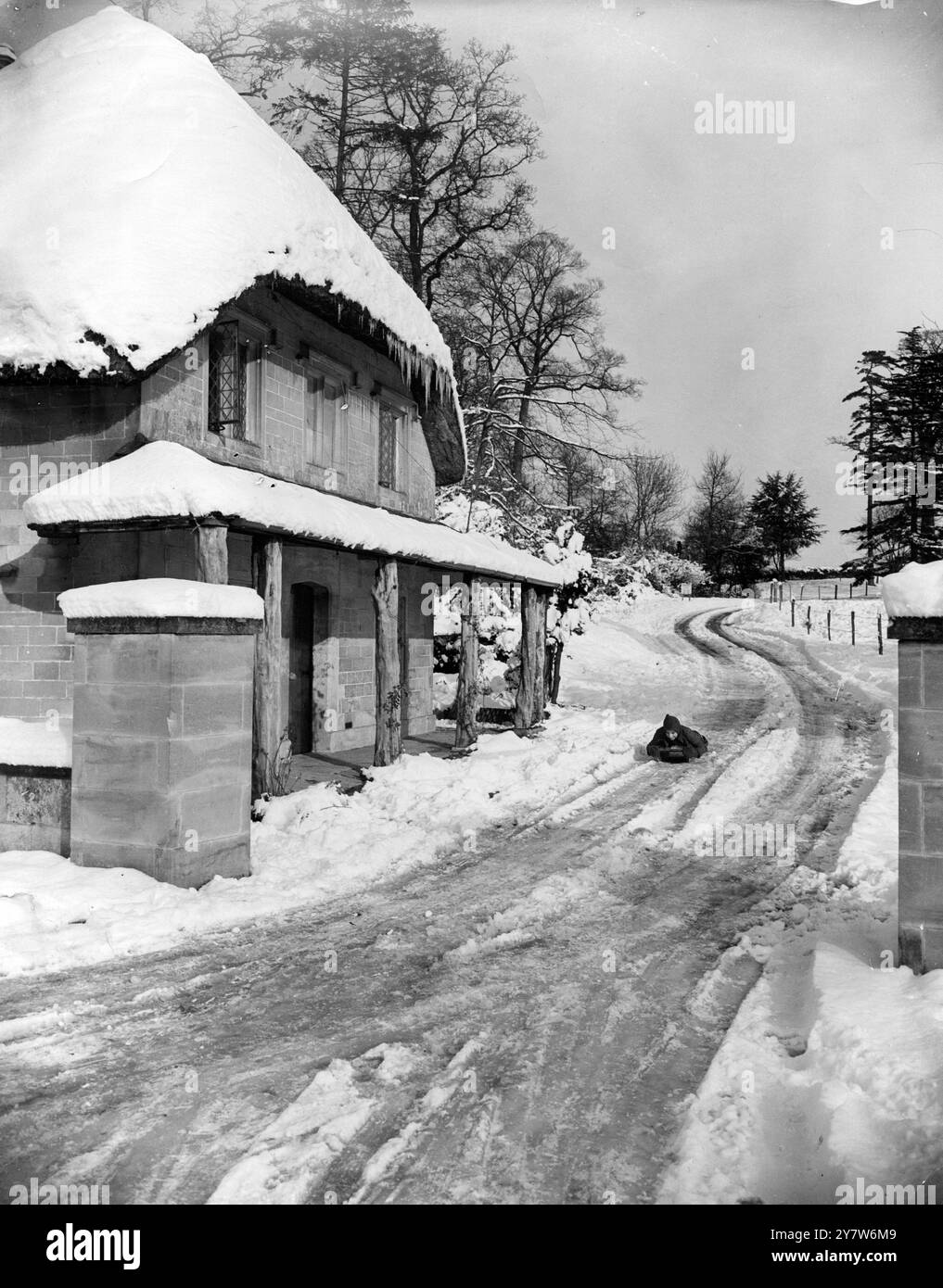 The icy surface of the snow covered drive at Latcham Lodge, Lacock ...