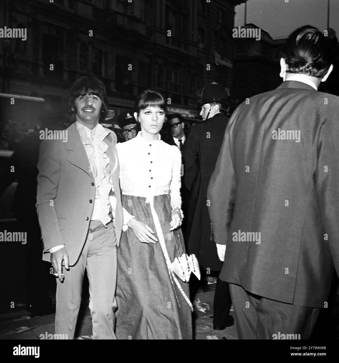 RINGO AND WIFE ARRIVE... London: Ringo Starr and his wife Maureen ...