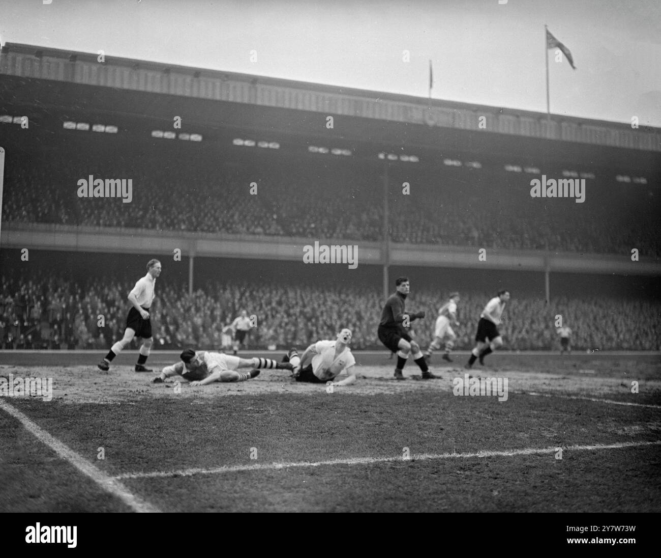 Bert mozley hi-res stock photography and images - Alamy