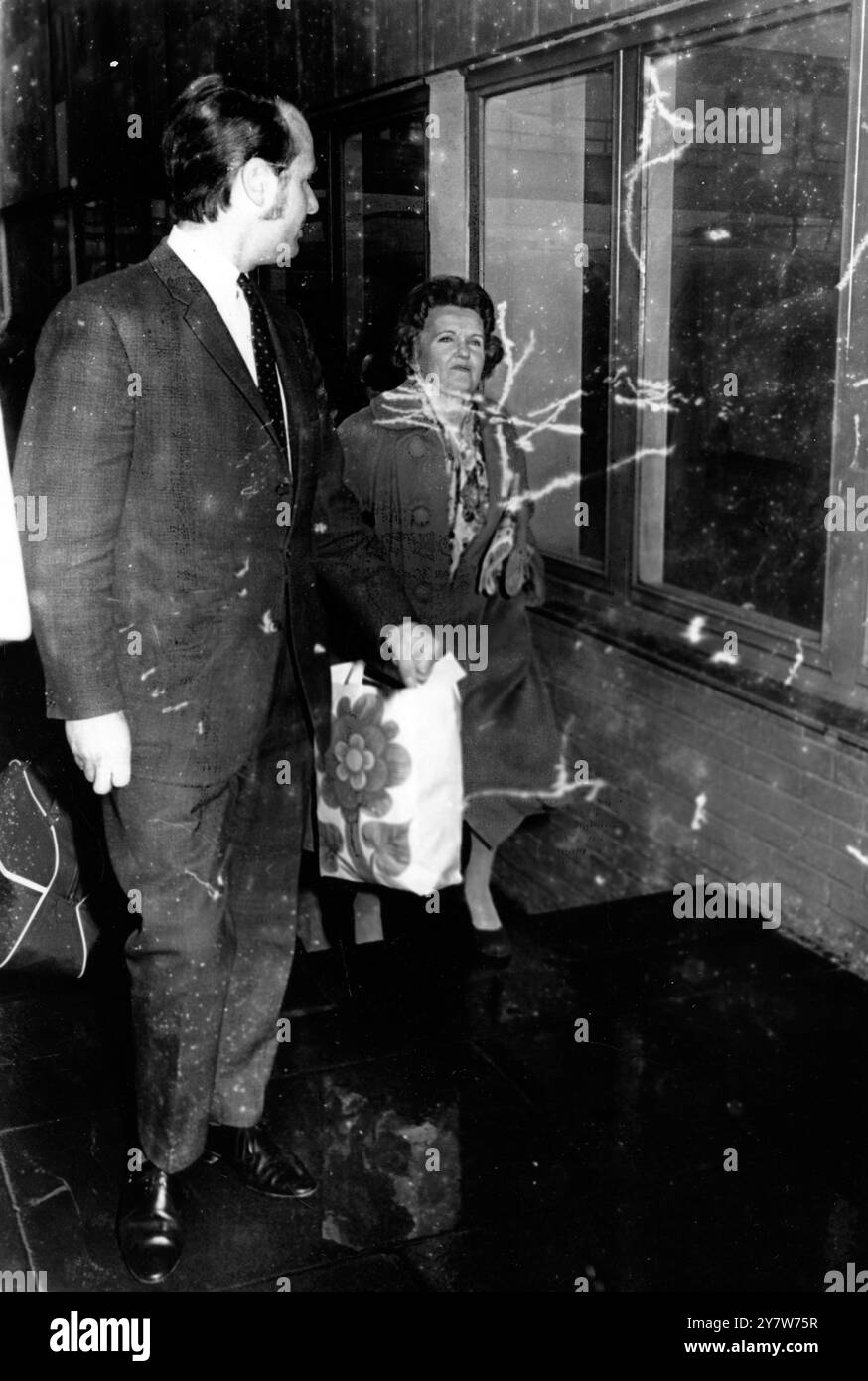 Lona cohen hi-res stock photography and images - Alamy